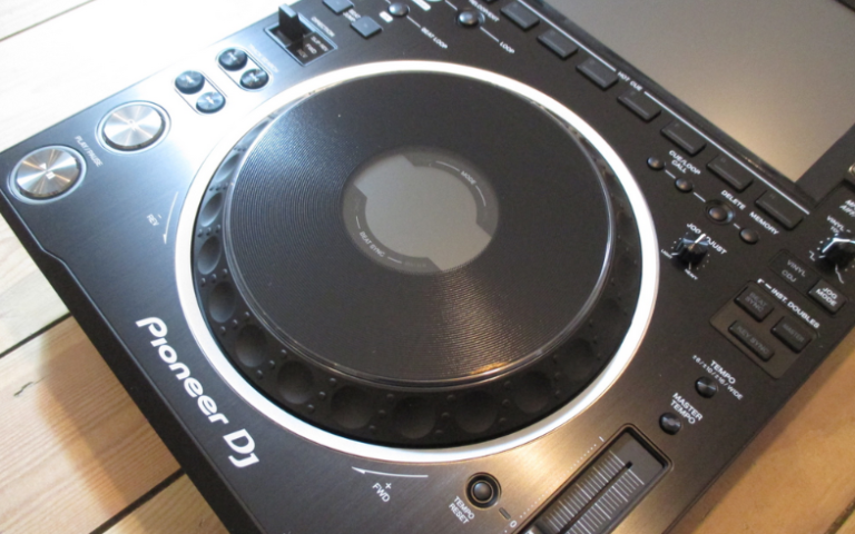Jog Wheel Types Explained – DJ Equipment Guide - djgear2k